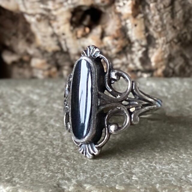【038】黒のラプソディー – オニキスのクラシカルリング | iichi 日々の暮らしを心地よくするハンドメイドやアンティークのマーケットプレイス