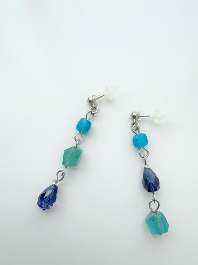 Blue＊Blue＊Blue 天然石ピアス | iichi 日々の暮らしを心地よくするハンドメイドやアンティークのマーケットプレイス