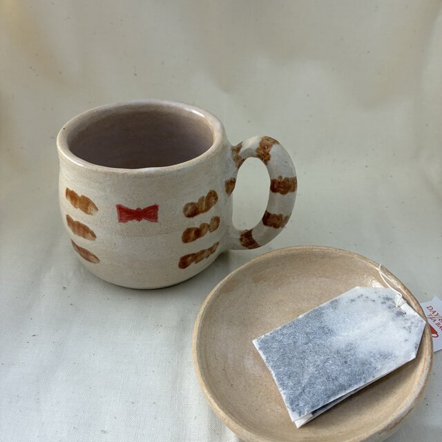 猫カップNO1 | iichi 日々の暮らしを心地よくするハンドメイドやアンティークのマーケットプレイス