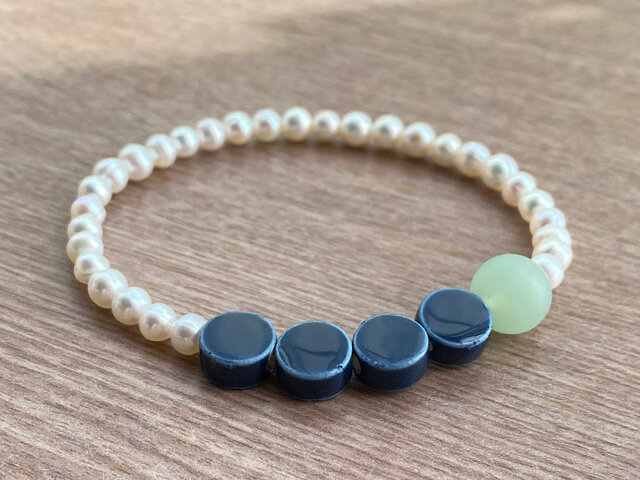 Beaded bracelet-103 | iichi 日々の暮らしを心地よくするハンドメイドやアンティークのマーケットプレイス