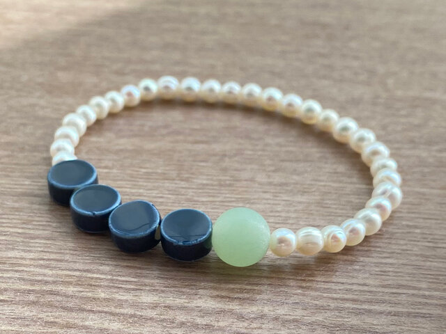 Beaded bracelet-103 | iichi 日々の暮らしを心地よくするハンドメイドやアンティークのマーケットプレイス