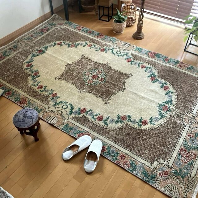 大判 美品 144×244 薔薇 クリーム クラシカル トルコヴィンテージラグ | iichi 日々の暮らしを心地よくするハンドメイドやアンティークのマーケットプレイス