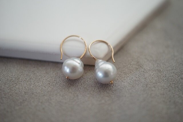 【drop】 K10 南洋バロックUピアス | iichi 日々の暮らしを心地よくするハンドメイドやアンティークのマーケットプレイス