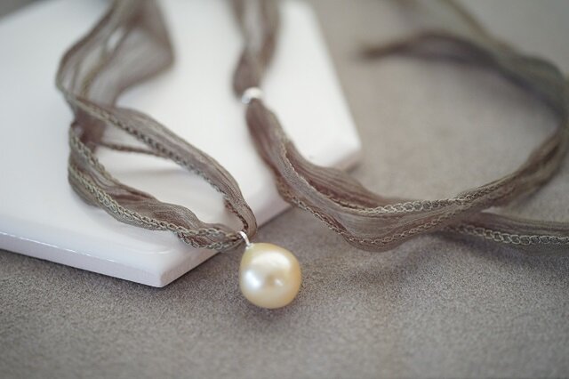 【seasons】silver925 イエロー南洋パールリボンネックレス | iichi 日々の暮らしを心地よくするハンドメイドやアンティークのマーケットプレイス
