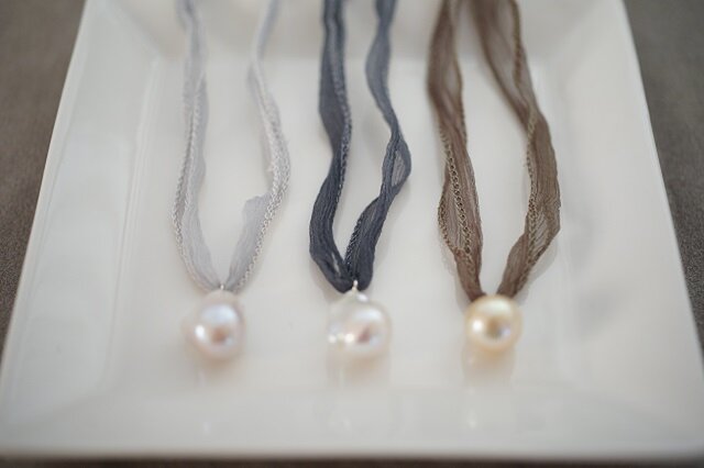 【seasons】silver925 イエロー南洋パールリボンネックレス | iichi 日々の暮らしを心地よくするハンドメイドやアンティークのマーケットプレイス