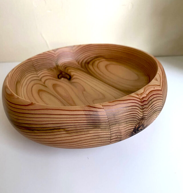 ぽってとした杉のボウル Φ16.8cm | iichi 日々の暮らしを心地よくするハンドメイドやアンティークのマーケットプレイス