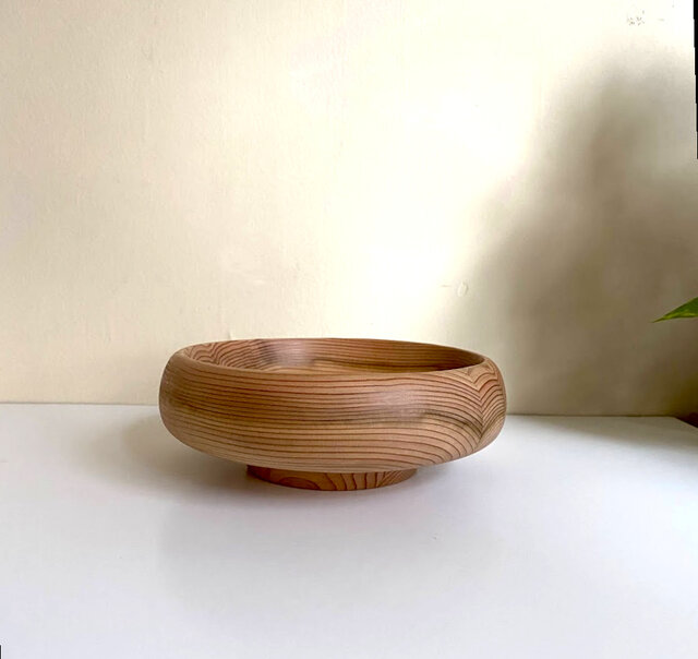 ぽってとした杉のボウル Φ16.8cm | iichi 日々の暮らしを心地よくするハンドメイドやアンティークのマーケットプレイス