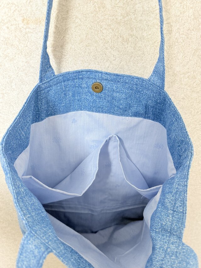 A4が入るマチ付きトートバッグ（女の子刺繍プリント） | iichi 日々の暮らしを心地よくするハンドメイドやアンティークのマーケットプレイス