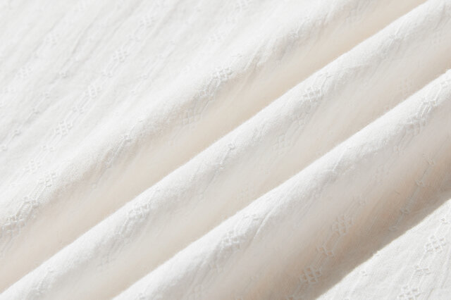 大人可愛い抜け感放つ 7分袖ブラウス コットン100％ ホワイト 250602-1 | iichi 日々の暮らしを心地よくするハンドメイドやアンティークのマーケットプレイス