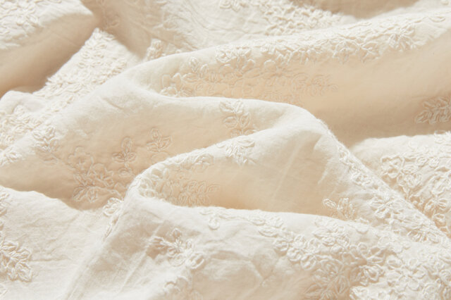 特別感のある ふんわり広がるフラワー刺繍ロングスカート 裏地付き ギャザースカート ベージュ 250603-2 | iichi 日々の暮らしを心地よくするハンドメイドやアンティークのマーケットプレイス