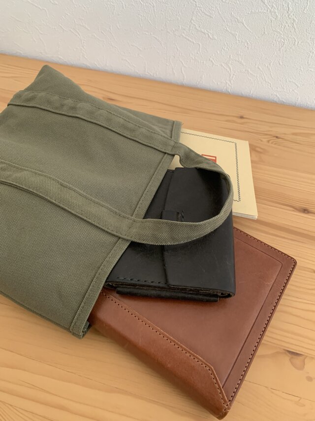 帆布 BASIC TOTE (S) アッシュオリーブ | iichi 日々の暮らしを心地よくするハンドメイドやアンティークのマーケットプレイス