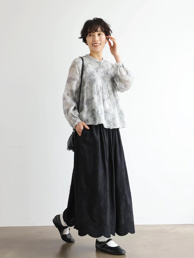 特別感のある ふんわり広がるフラワー刺繍ロングスカート 裏地付き ギャザースカート ブラック250603-3 | iichi 日々の暮らしを心地よくするハンドメイドやアンティークのマーケットプレイス