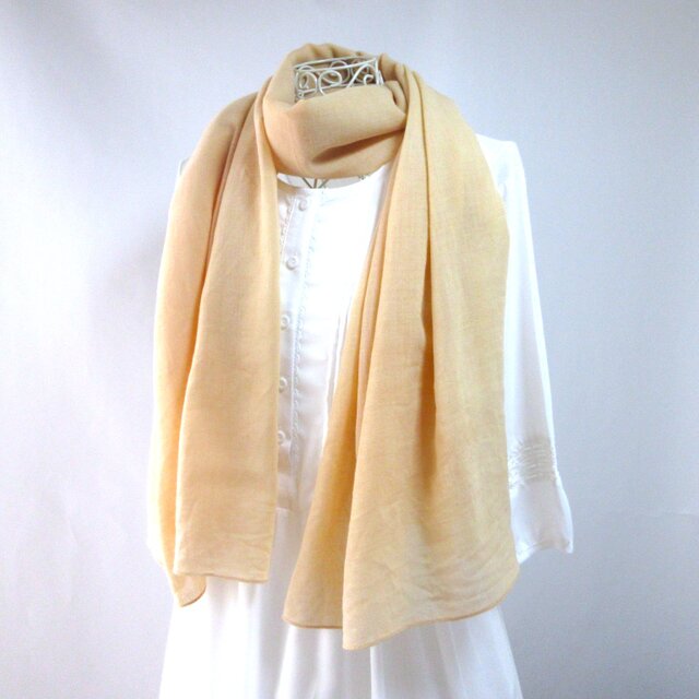 草木染め・梅染め・薄手ウール・大判ロングストール・お肌に馴染むクリームベージュ | iichi 日々の暮らしを心地よくするハンドメイドやアンティークのマーケットプレイス