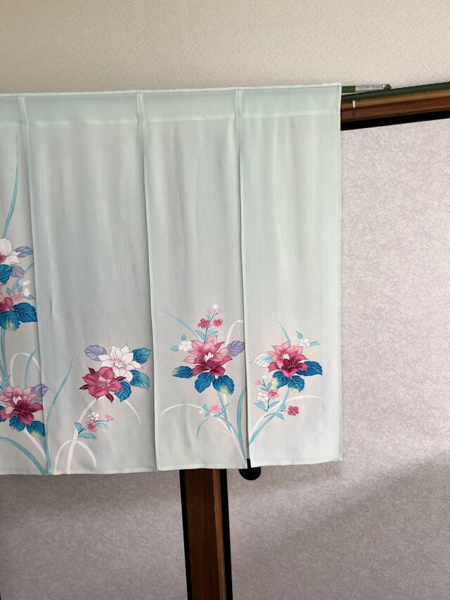 空色、着物リメイク暖簾ーのれん、横〜110–丈〜95! | iichi 日々の暮らしを心地よくするハンドメイドやアンティークのマーケットプレイス