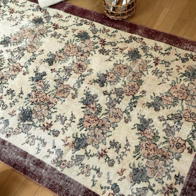 104×200 キナリ×ボルドー 薔薇の街 トルコヴィンテージラグ | iichi 日々の暮らしを心地よくするハンドメイドやアンティークのマーケットプレイス
