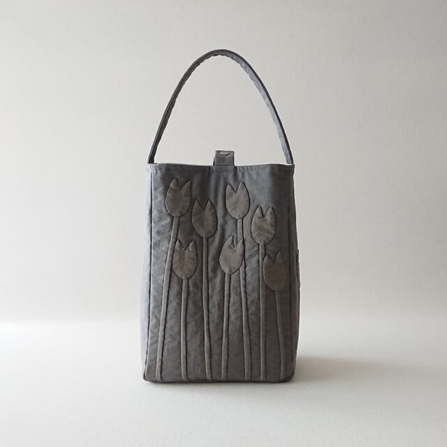 tulip applique one-handle bag | iichi 日々の暮らしを心地よくするハンドメイドやアンティークのマーケットプレイス