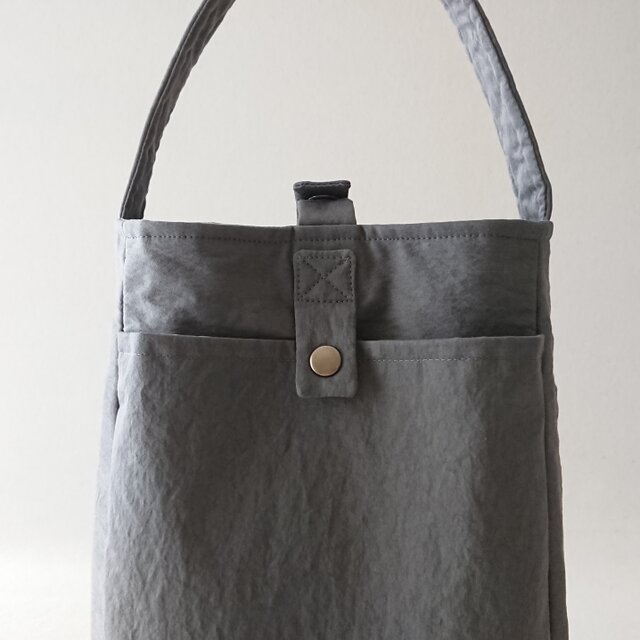 tulip applique one-handle bag | iichi 日々の暮らしを心地よくするハンドメイドやアンティークのマーケットプレイス