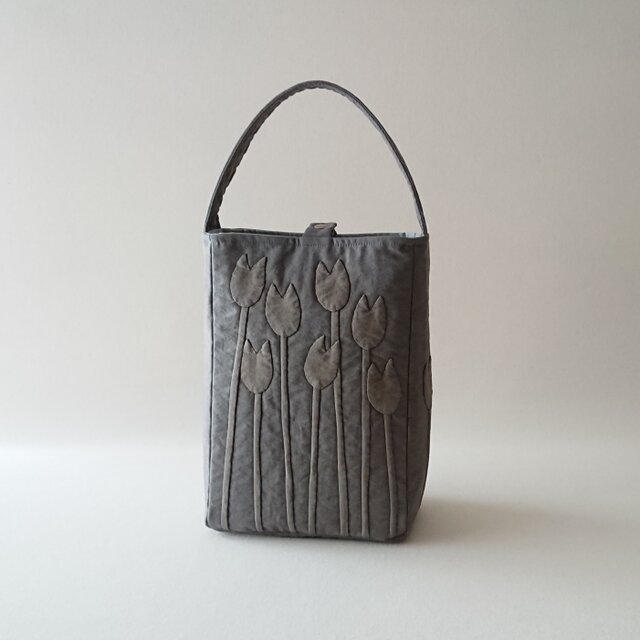 tulip applique one-handle bag | iichi 日々の暮らしを心地よくするハンドメイドやアンティークのマーケットプレイス