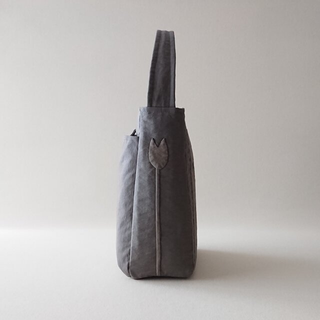 tulip applique one-handle bag | iichi 日々の暮らしを心地よくするハンドメイドやアンティークのマーケットプレイス