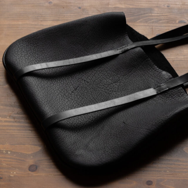 鹿革トートバッグ A4サイズ対応レザートート | iichi 日々の暮らしを心地よくするハンドメイドやアンティークのマーケットプレイス