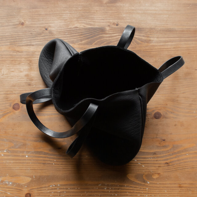 鹿革トートバッグ A4サイズ対応レザートート | iichi 日々の暮らしを心地よくするハンドメイドやアンティークのマーケットプレイス