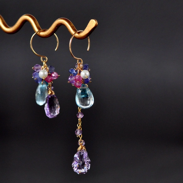 14kgf/紫陽花綴り・ ピンクアメジストxアクアマリン アシンメトリーピアス | iichi 日々の暮らしを心地よくするハンドメイドやアンティークのマーケットプレイス
