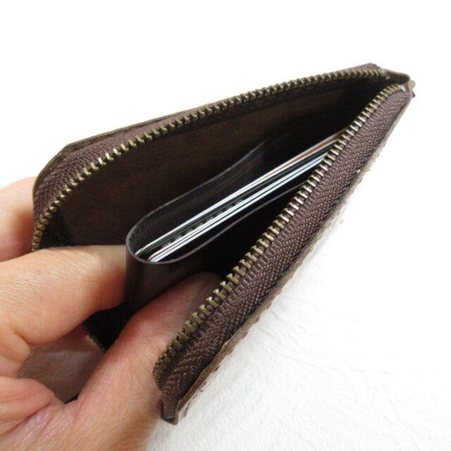 《牛革》ブラウン・型押しオーストリッチ・L字ファスナー・コインケース・0424 | iichi 日々の暮らしを心地よくするハンドメイドやアンティークのマーケットプレイス