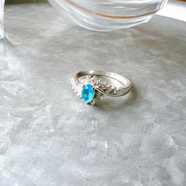 R400-ヴィンテージリング U.S.A. 1980s Silver Tone Light Blue Cut Glass | iichi 日々の暮らしを心地よくするハンドメイドやアンティークの ...