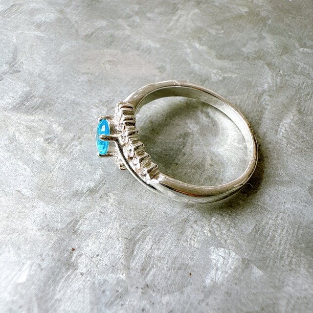 R400-ヴィンテージリング U.S.A. 1980s Silver Tone Light Blue Cut Glass | iichi 日々の暮らしを心地よくするハンドメイドやアンティークの ...