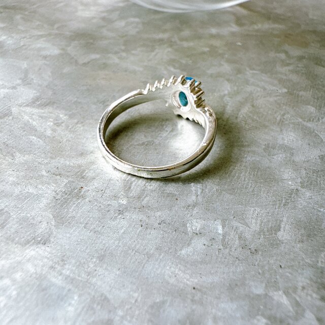 R400-ヴィンテージリング U.S.A. 1980s Silver Tone Light Blue Cut Glass | iichi 日々の暮らしを心地よくするハンドメイドやアンティークの ...