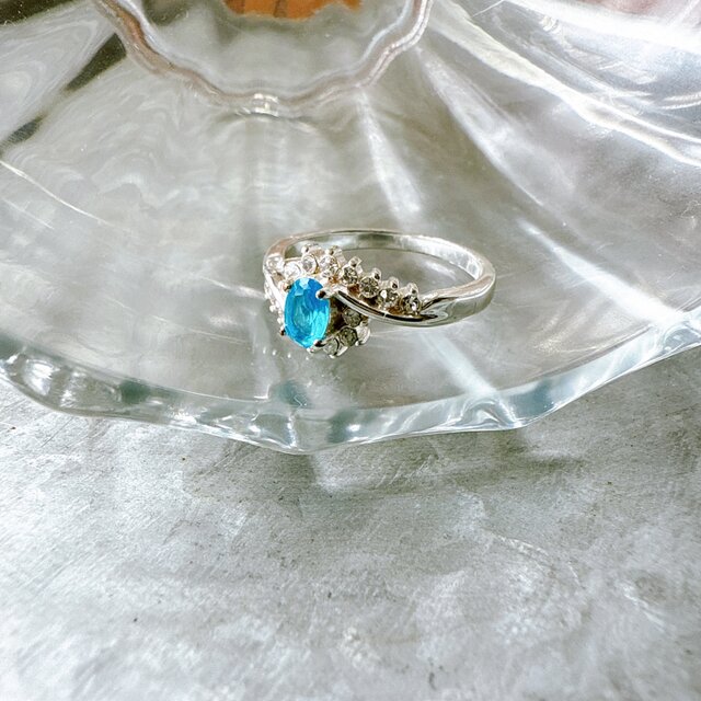 R400-ヴィンテージリング U.S.A. 1980s Silver Tone Light Blue Cut Glass | iichi 日々の暮らしを心地よくするハンドメイドやアンティークの ...