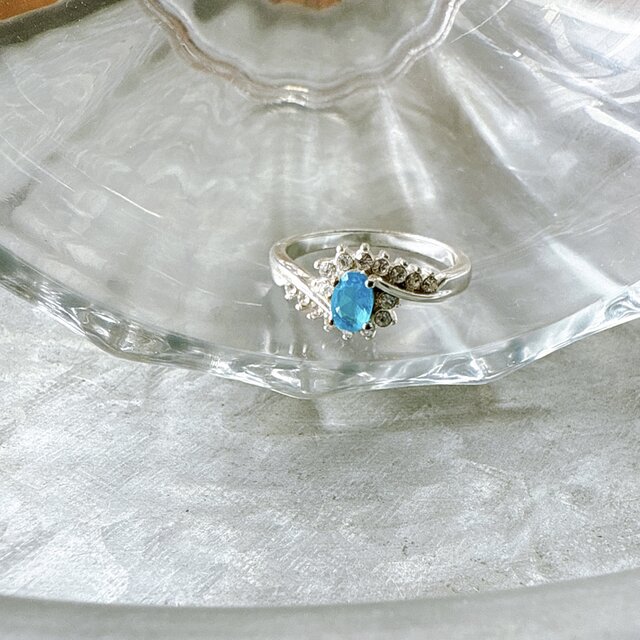 R400-ヴィンテージリング U.S.A. 1980s Silver Tone Light Blue Cut Glass | iichi 日々の暮らしを心地よくするハンドメイドやアンティークの ...