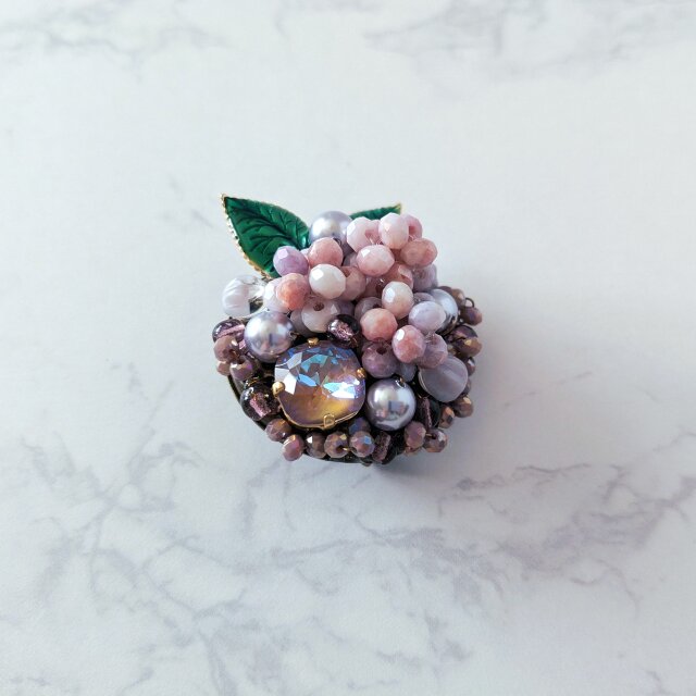 あじさいのブローチ（K1226) | iichi 日々の暮らしを心地よくするハンドメイドやアンティークのマーケットプレイス