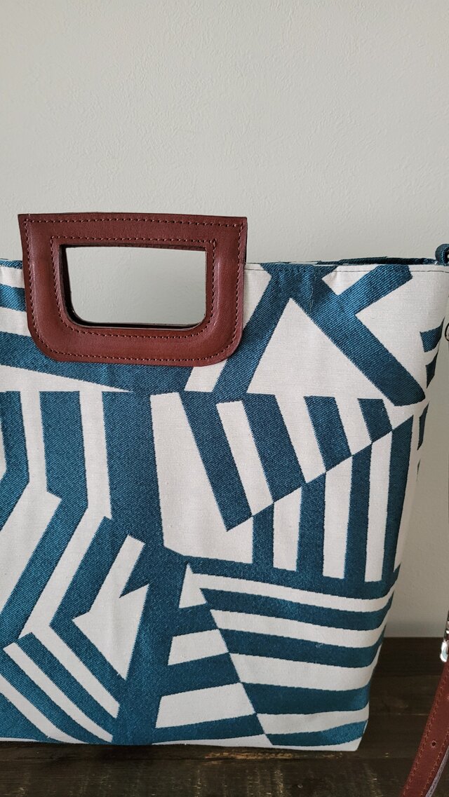 グラフィック柄の2way トートバック 大容量 | iichi 日々の暮らしを心地よくするハンドメイドやアンティークのマーケットプレイス