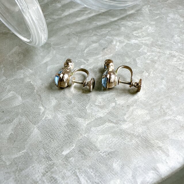 Y1137-ヴィンテージイヤリング U.S.A. 1960s Light Blue Rhinestones Earrings | iichi 日々の暮らしを心地よくするハンドメイドや ...
