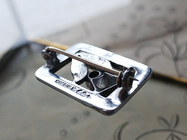 ヴィンテージ アザミ／Topaz・マーカサイトRectangleブローチ | iichi 日々の暮らしを心地よくするハンドメイドやアンティークのマーケットプレイス