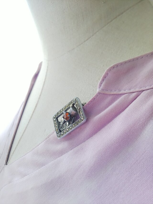 ヴィンテージ アザミ／Topaz・マーカサイトRectangleブローチ | iichi 日々の暮らしを心地よくするハンドメイドやアンティークのマーケットプレイス