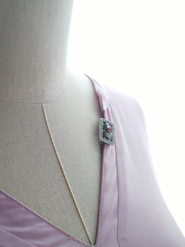 ヴィンテージ アザミ／Topaz・マーカサイトRectangleブローチ | iichi 日々の暮らしを心地よくするハンドメイドやアンティークのマーケットプレイス