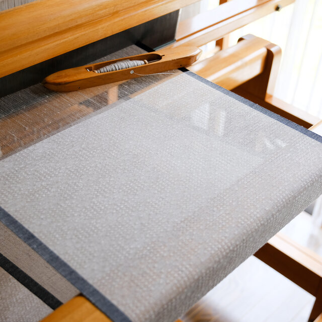 手織りリネンストール【綾花＊07】 | iichi 日々の暮らしを心地よくするハンドメイドやアンティークのマーケットプレイス