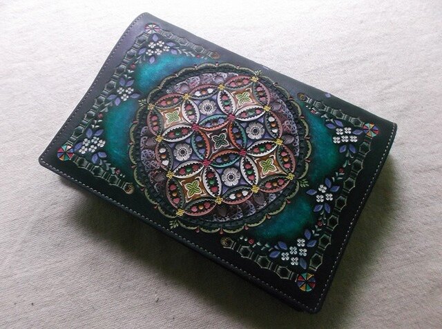 単行本サイズブックカバー 牛革 刻印＆拭き染め | iichi 日々の暮らしを心地よくするハンドメイドやアンティークのマーケットプレイス