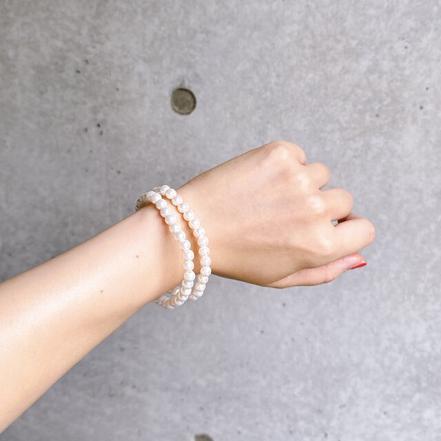 B146-ヴィンテージブレスレット U.S.A. 1980s Fake Pearl Four Bracelet | iichi 日々の暮らしを心地よくするハンドメイドやアンティークのマーケットプレイス