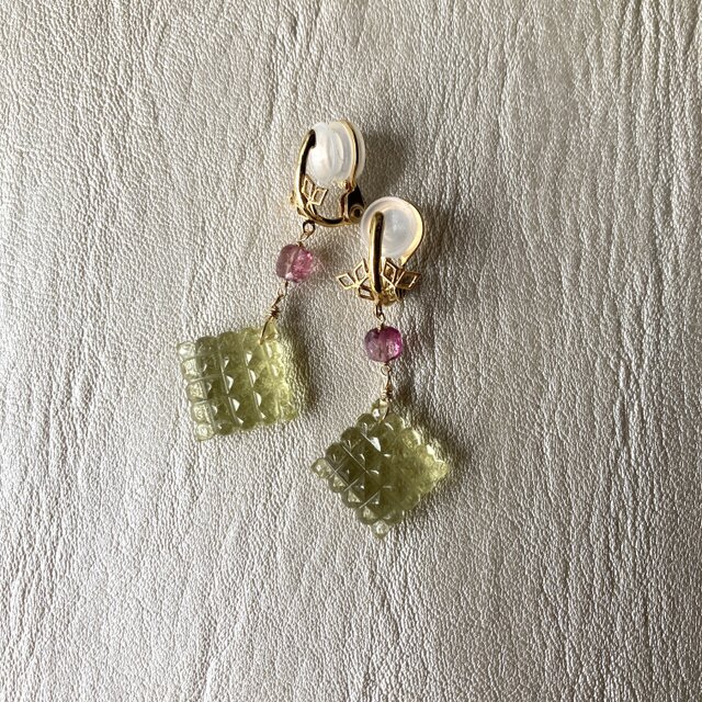 レモンクォーツとトルマリンのソフトタッチイヤリング | iichi 日々の暮らしを心地よくするハンドメイドやアンティークのマーケットプレイス