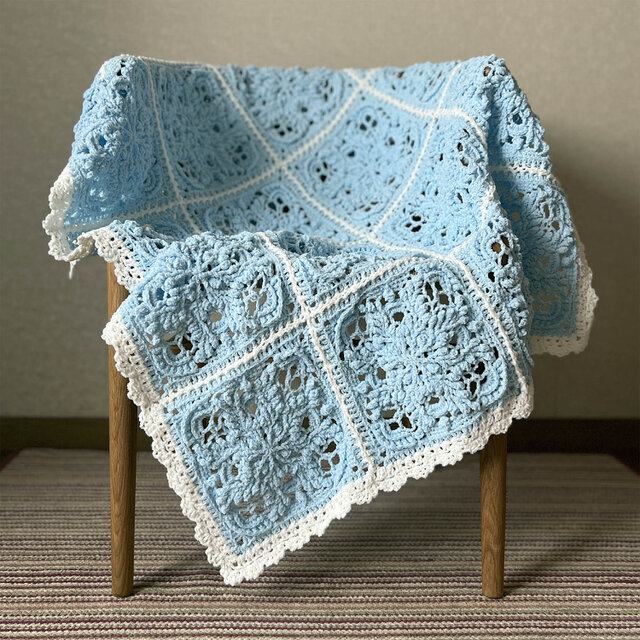 No. 17 ブランケット「Book Sale Blanket」 designed by Julia Hart | iichi 日々の暮らしを心地よくするハンドメイドやアンティークのマーケットプレイス