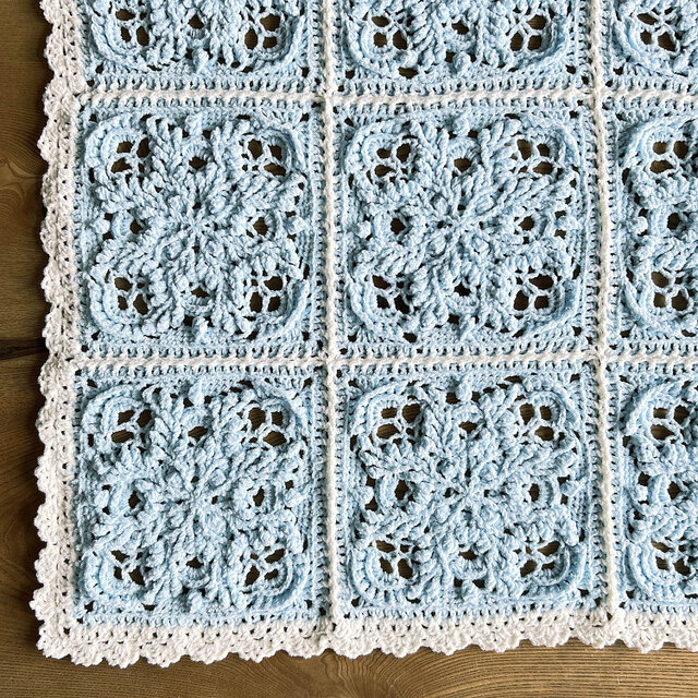 No. 17 ブランケット「Book Sale Blanket」 designed by Julia Hart | iichi 日々の暮らしを心地よくするハンドメイドやアンティークのマーケットプレイス