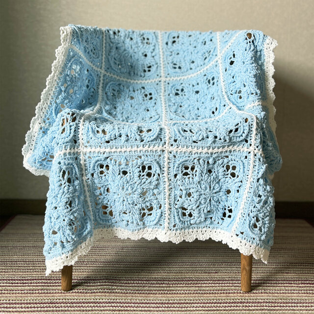 No. 17 ブランケット「Book Sale Blanket」 designed by Julia Hart | iichi 日々の暮らしを心地よくするハンドメイドやアンティークのマーケットプレイス