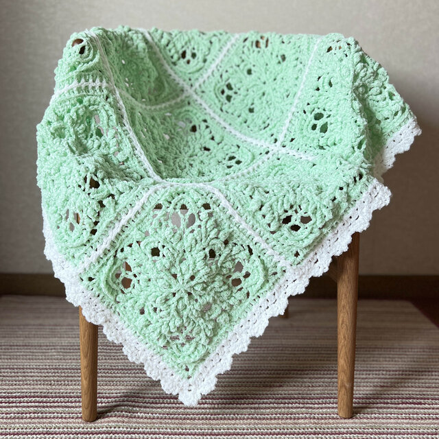 No. 18 ブランケット「Book Sale Blanket」 designed by Julia Hart | iichi 日々の暮らしを心地よくするハンドメイドやアンティークのマーケットプレイス