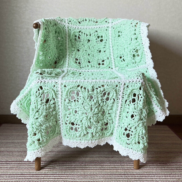 No. 18 ブランケット「Book Sale Blanket」 designed by Julia Hart | iichi 日々の暮らしを心地よくするハンドメイドやアンティークのマーケットプレイス