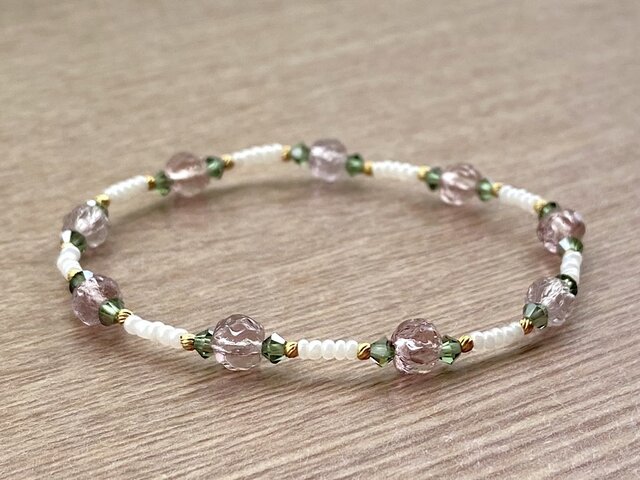 Beaded bracelet-108 | iichi 日々の暮らしを心地よくするハンドメイドやアンティークのマーケットプレイス