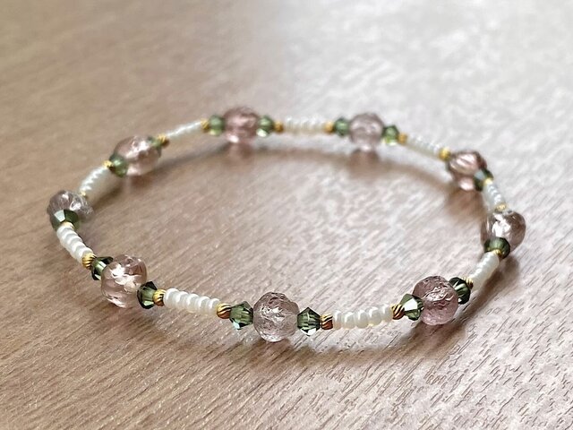 Beaded bracelet-108 | iichi 日々の暮らしを心地よくするハンドメイドやアンティークのマーケットプレイス