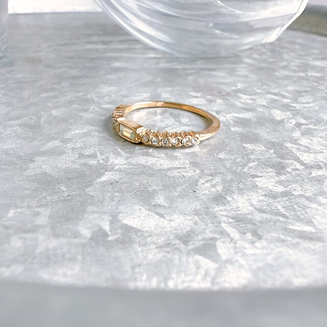 RA113-【 AVON 】エイボン・ヴィンテージリング 1980s Milky White Glass Rhinestones | iichi 日々の暮らしを心地よくするハンドメイドや ...